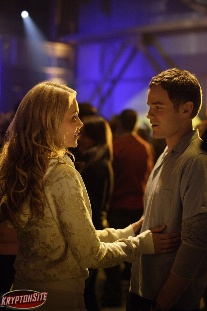 Smallville "Hero" Image Gallery