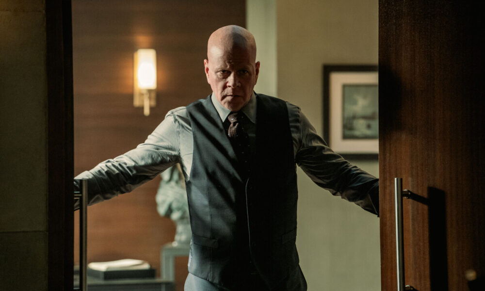 Superman & Lois “Sharp Dressed Man” Photos & Description | KryptonSite